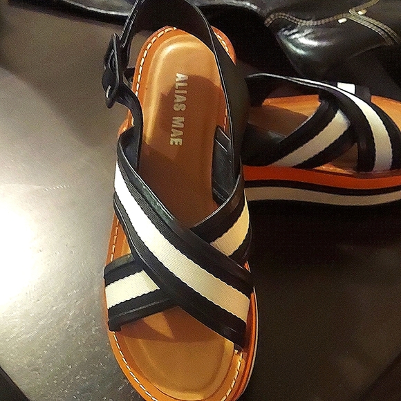 Alias Mae | Shoes | Alias Mae Sandals | Poshmark